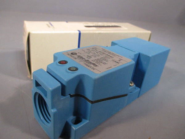 ALLEN BRADLEY Inductive Proximity Limit Switch Series A 871L-XCB15S40 | eTech Surplus