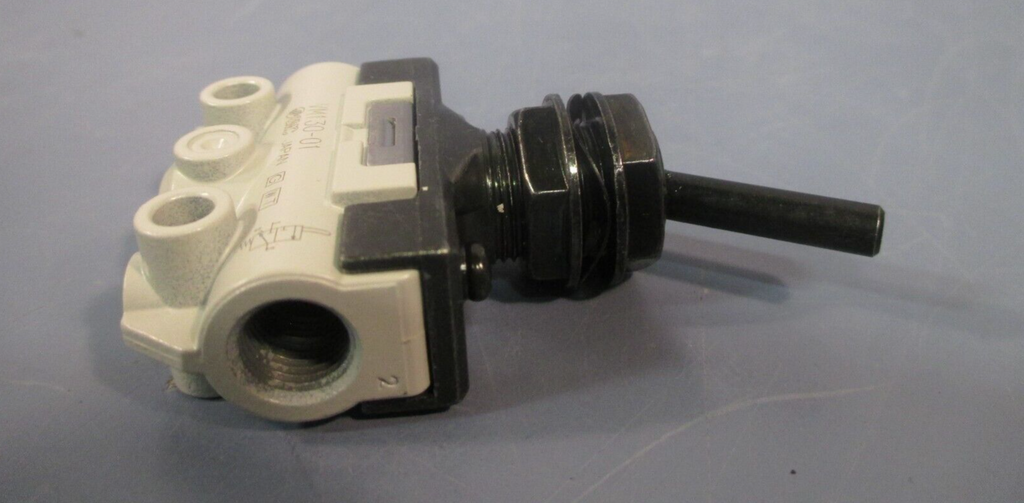 SMC Mechanical Air Valve Toggle Switch, 3-Port Maintained, 1/8 NPT VM1 | eTech Surplus